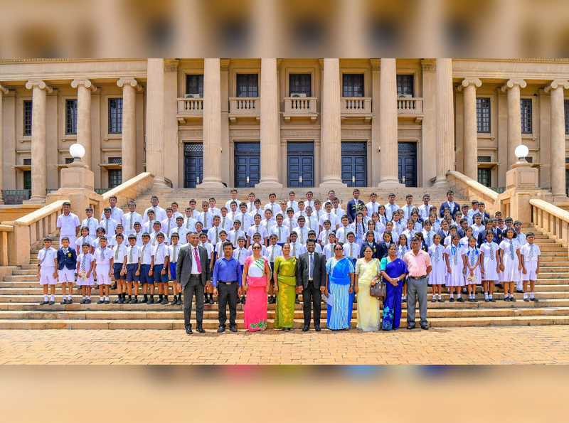 Students from Mahanama College, Colombo and Damminna Maha Vidyalaya ...